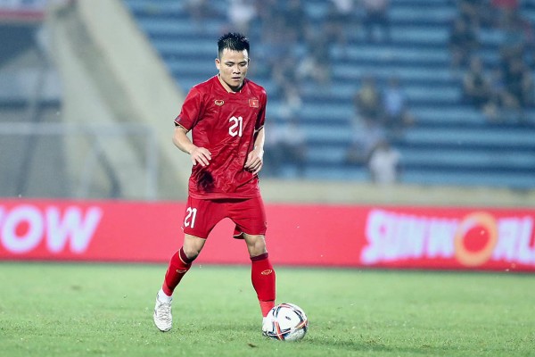 Em trai Mbappe được tập luyện cùng đội một PSG