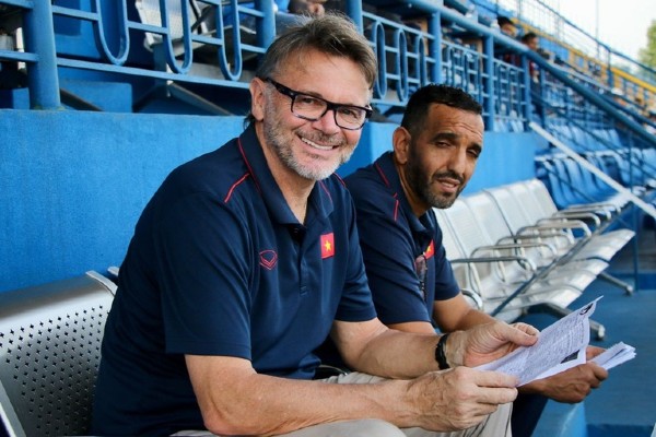 Em trai Mbappe được tập luyện cùng đội một PSG