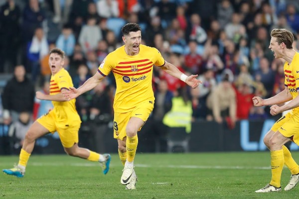 Em trai Mbappe được tập luyện cùng đội một PSG