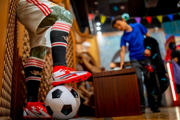 Em trai Mbappe được tập luyện cùng đội một PSG