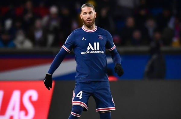 Ramos bị cổ động viên PSG la ó sau khi vào sân